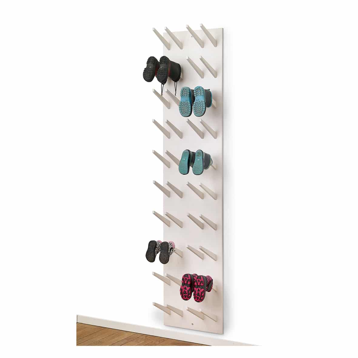 Støvlevæg – Pladsbesparende opbevaring til støvler i institutioner